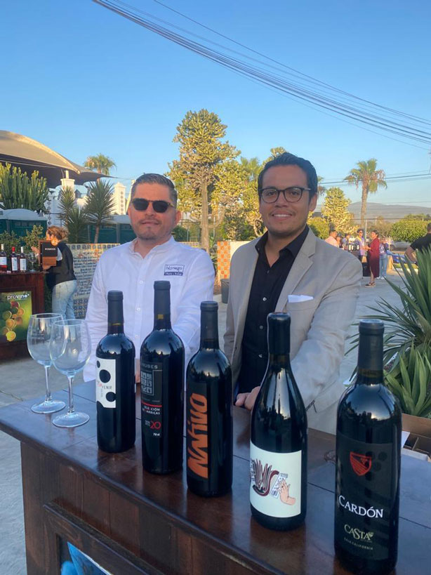 Hilo Negro Deleita a los Asistentes en la XXXIII Muestra del Vino en el ...